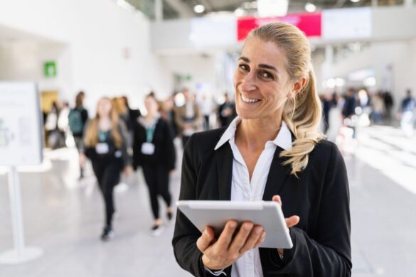 A Comprehensive Guide to Implementing a Hybrid Work Model with ...